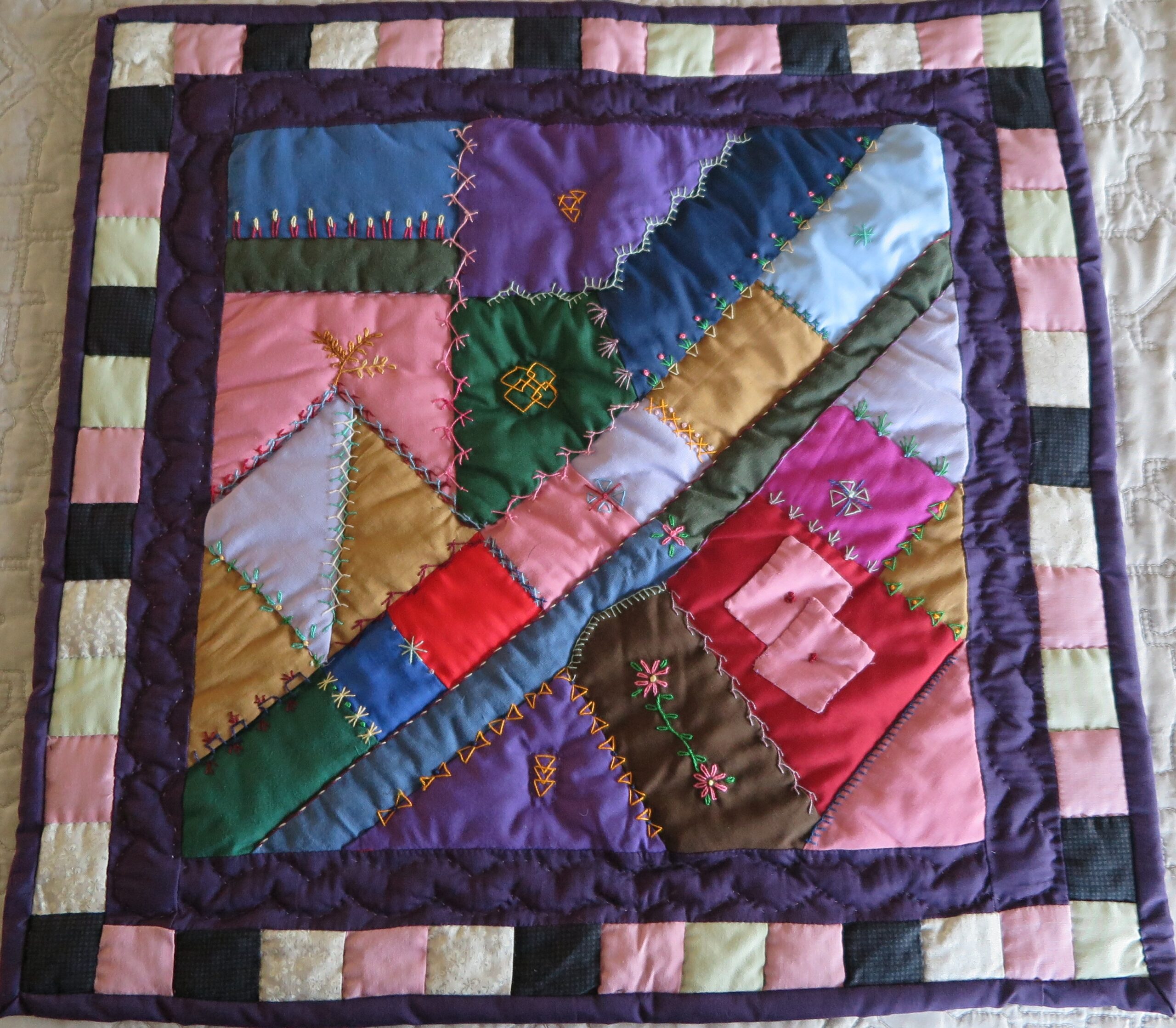 Embroidered Quilts - Amish Country Quilts